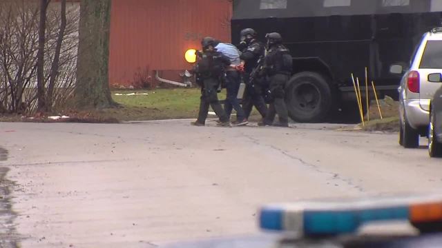 3 Detroit police officers shot, 3 women killed after barricaded gunman ...